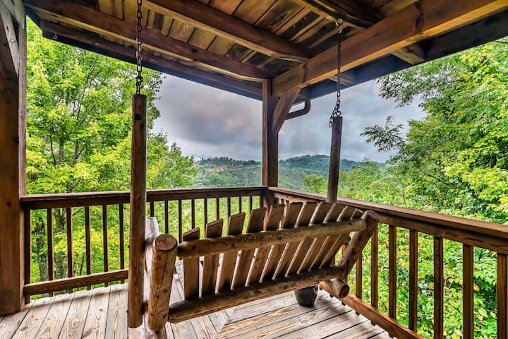 Amazing Views! Hot Tub | 3 King Beds | Game Room! - Pigeon Forge, TN