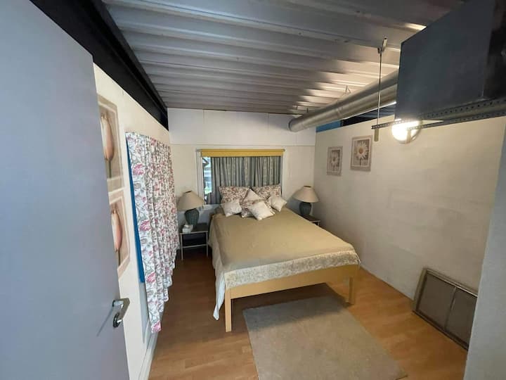 Loft Boven Horecazaak Met Ondergrondse Garage - Turnhout