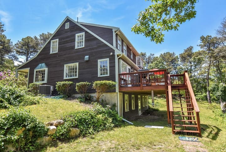 Lovely Two-acre Nature Oasis Near Nauset! Hot Tub! - Orleans, MA