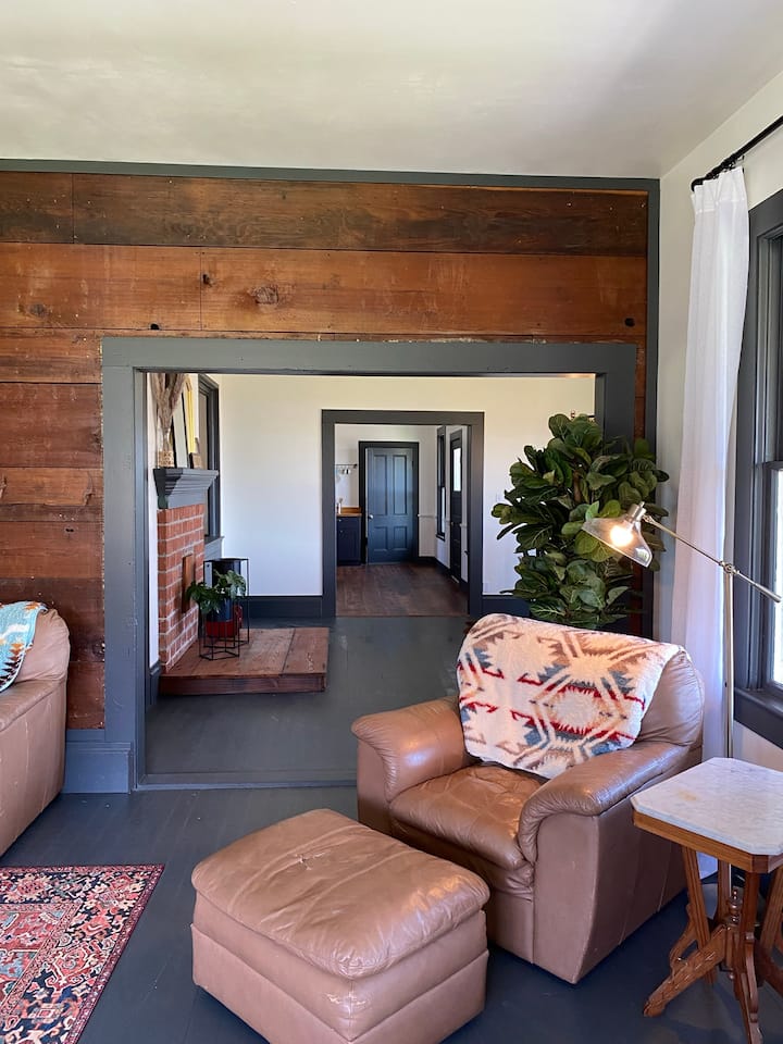The Red Farm House - Ferndale, CA