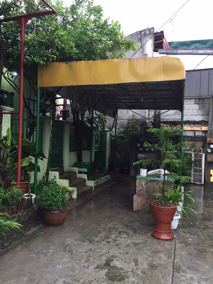 Guests On A Quiet Garden Home - Bacoor