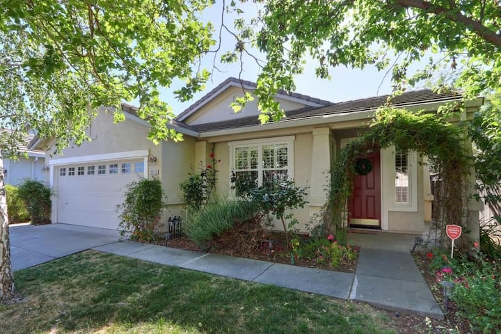 Lovely 2bd/1ba Home With Golf Course Views - Davis
