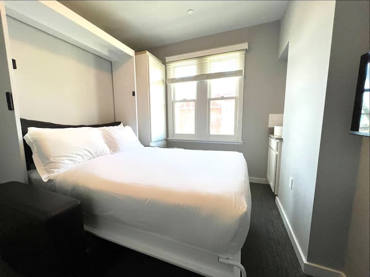 Modern Single Studio - San Francisco, CA