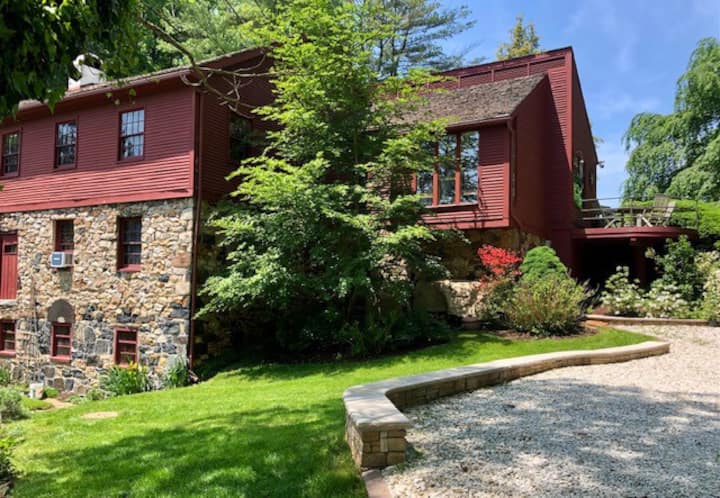 The Farmhouse: Sanctuary In A 300 Yr Old Mill - Kennett Square, PA