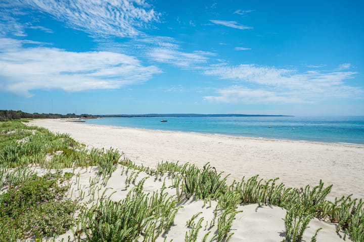 Salty Sands Cottage - Unit 25 Cape View Resort - Broadwater