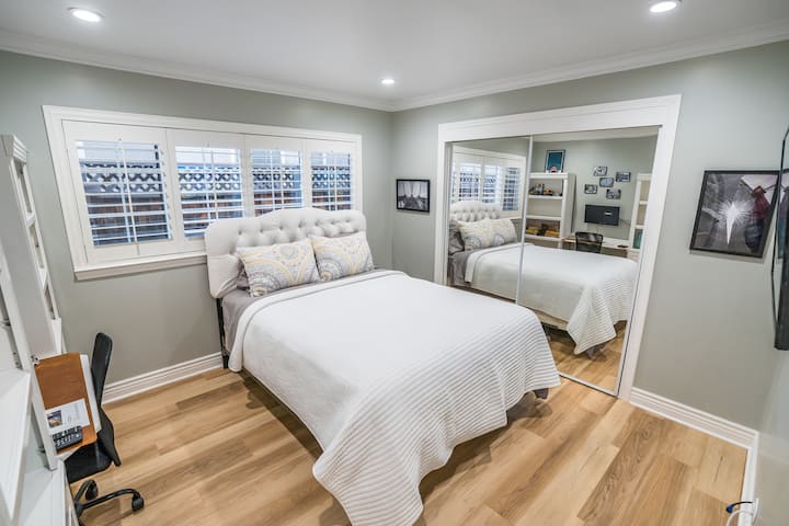East Coast-inspired Room W/ Queen Bed - San Jose, CA