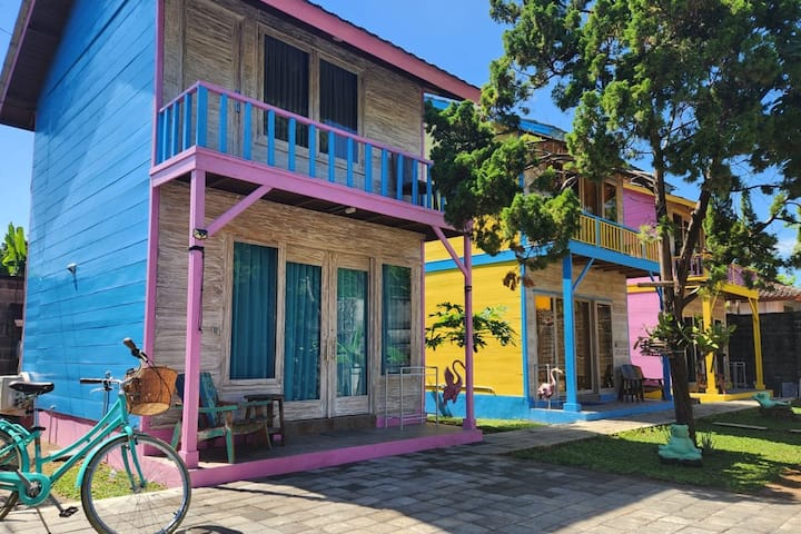 Tiny Wood Dream House Steps From The Beach - Blue - Sanur