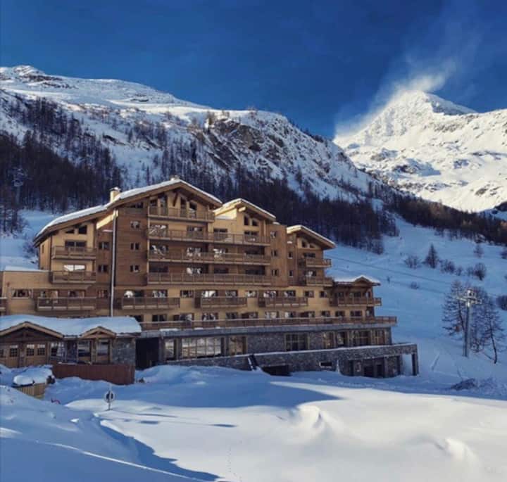 4-bedroom Ski-in Ski-out Top Floor Apartment - Tignes