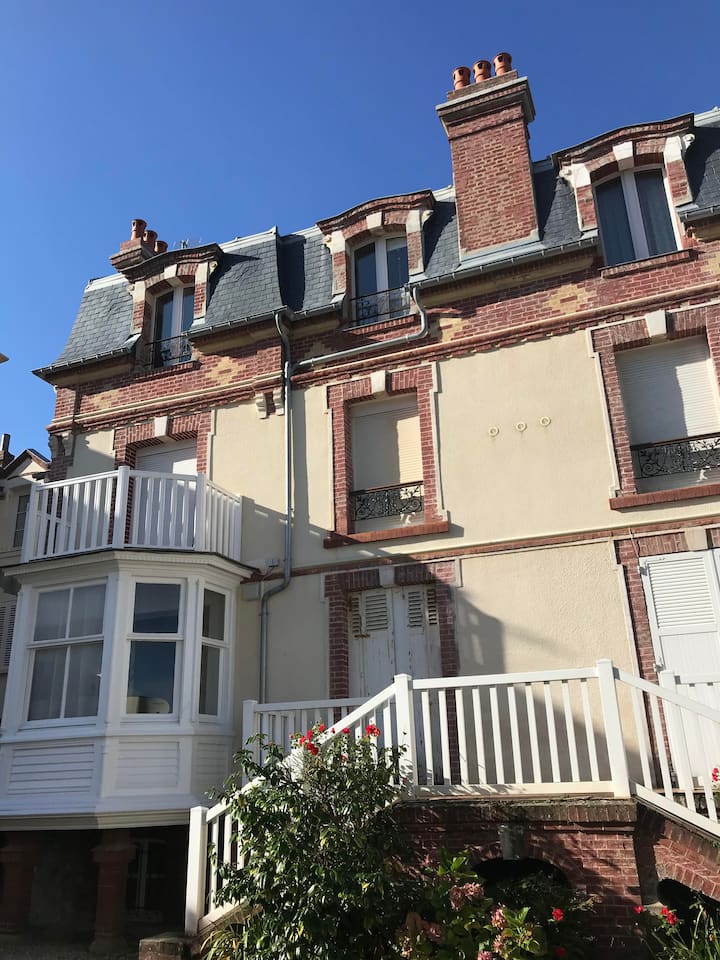 Vue Sur Mer Avec Jardin, Plein Centre - Houlgate