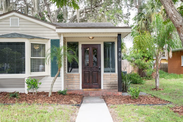 Dunedin Downtown Getaway - Dunedin, FL
