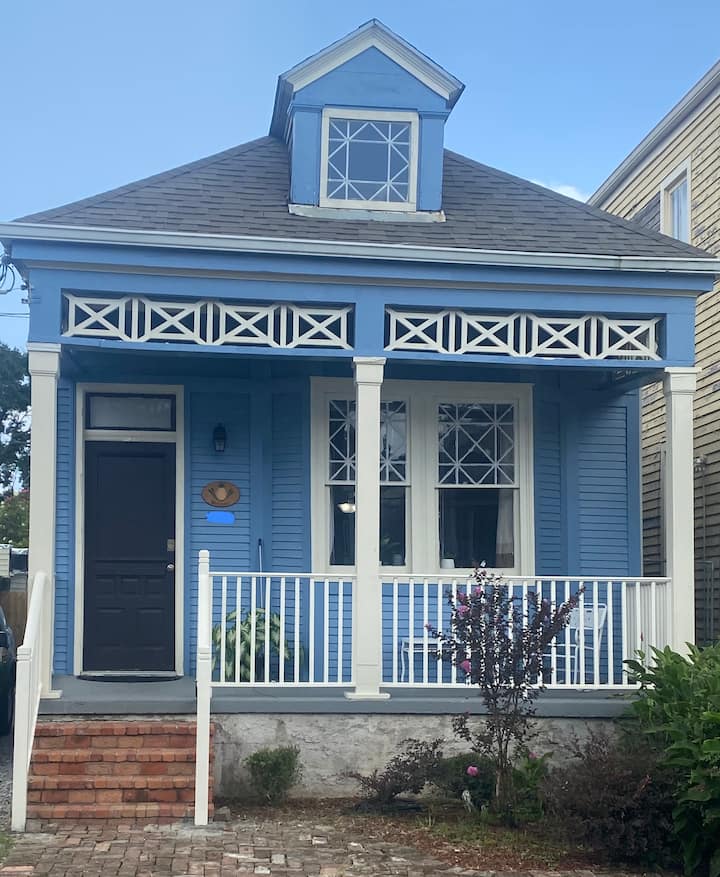Comfy Bright Unit Napoleon, Freret, Oschner 4223a - New Orleans, LA