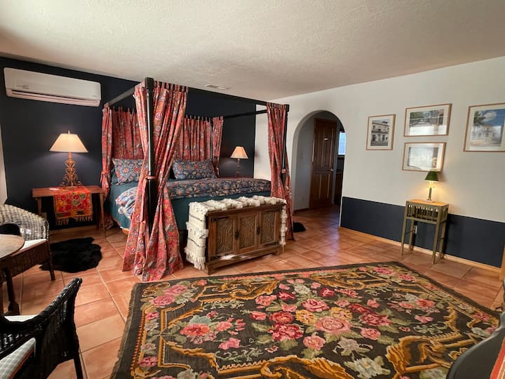 Shady Retreat On 100 Acre Ranch And Organic Farm - Española, NM
