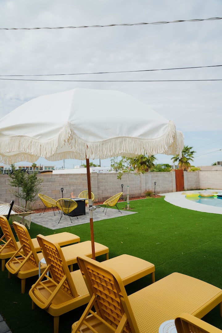 Groovy Getaway - 70s Themed House! - Phoenix, AZ