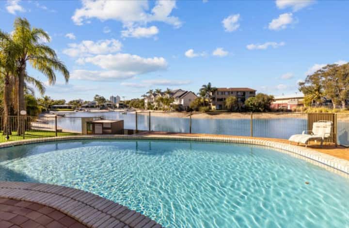 1 Bedroom Waterfront Unit With Pool - Mooloolaba