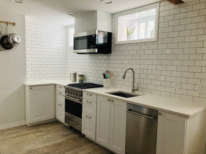 Clean & Modern Garden Apartment Near Prospect Park - Queens