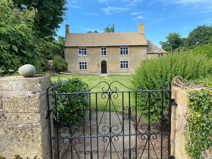 Beautiful Cotswold Farmhouse On A Private Estate - Broadway