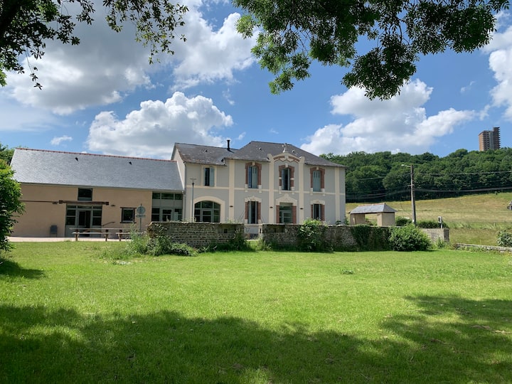 Charmant Gîte 29 Pers Rénové, Entouré De Verdure. - Vic-en-Bigorre