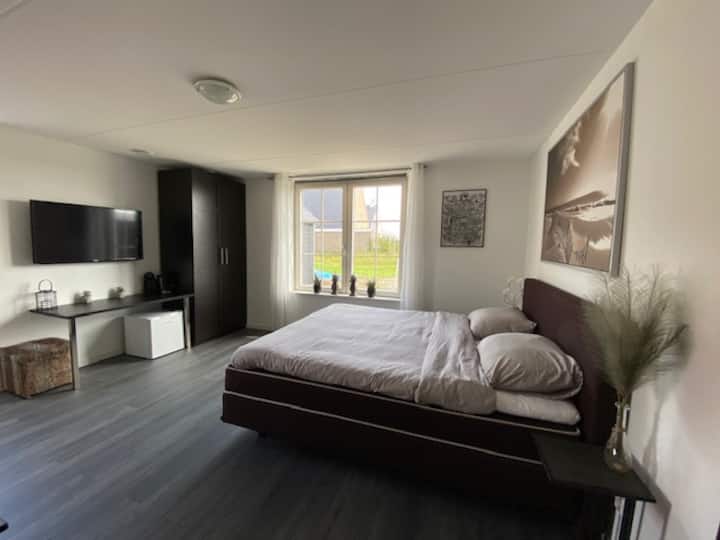 Mooie Gastsuite Met Eigen Ingang En Privé Badkamer - Zeeland