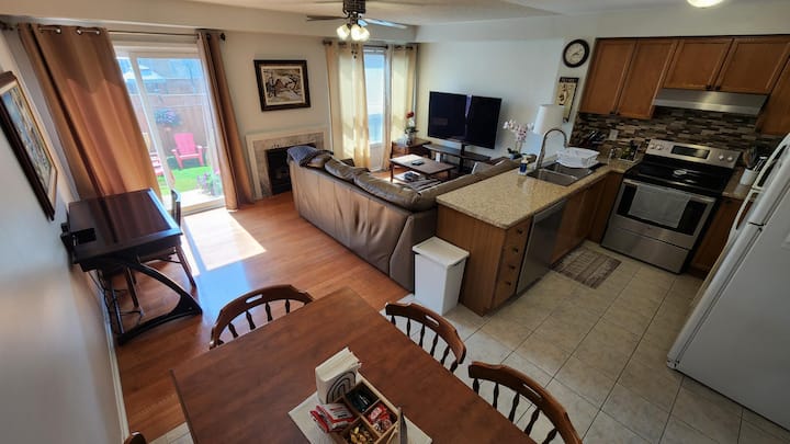 Cheerful 4-bedroom Home. - Brampton