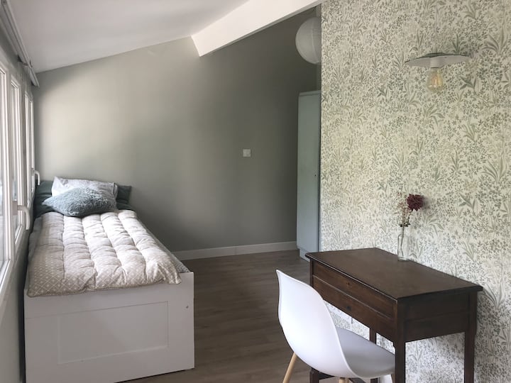 Studio Dans Un Jardin  Proche Gare Et Centre Ville - Besançon