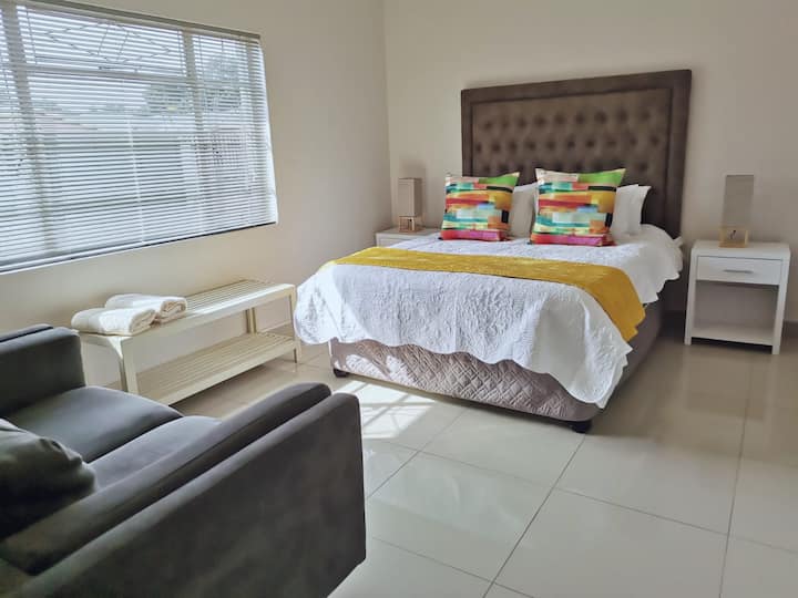Exquisite 1 Bedroom Executive Suite Unit. No 2. - Kimberley