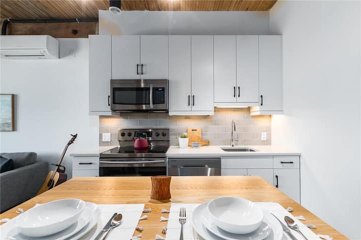 Free Parking Ny Style Condo In Exchange District - Winnipeg