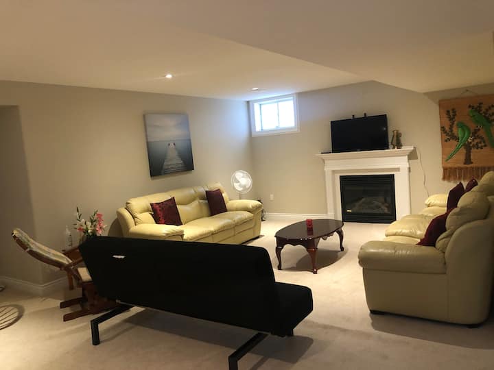 Gorgeous 1 Bed Room Bsmt Apt, Spacious Living Area - Barrie