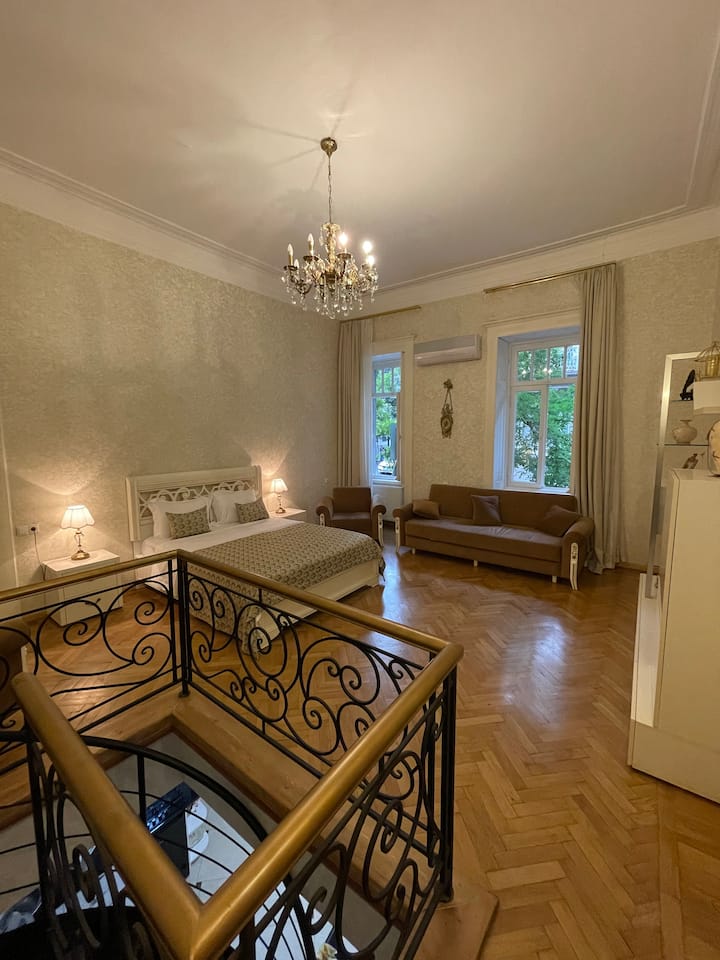 Cozy Apartment In The Heart Of Tbilisi - Tbilisi