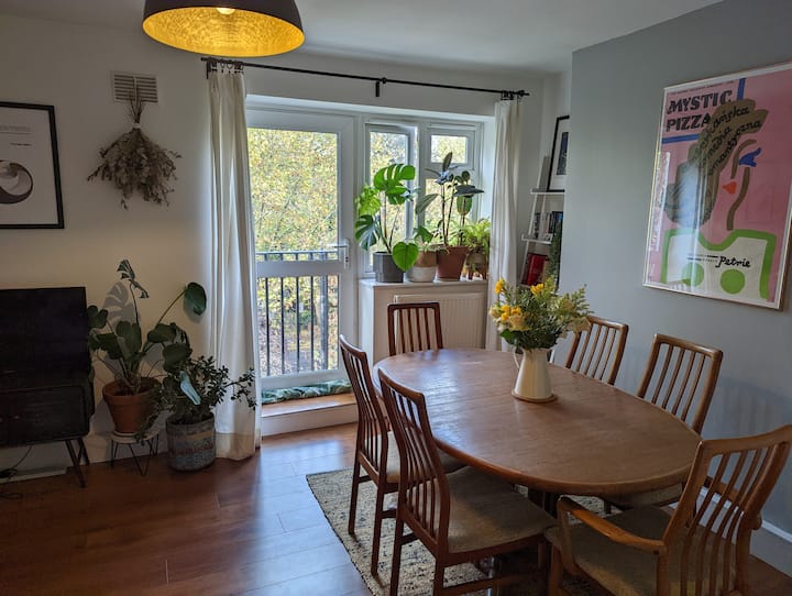Two-bedroom Flat In Newington Green - London