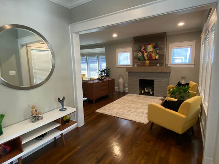 The Bird House • Luxury Retreat Near The Plaza - Kansas City, MO