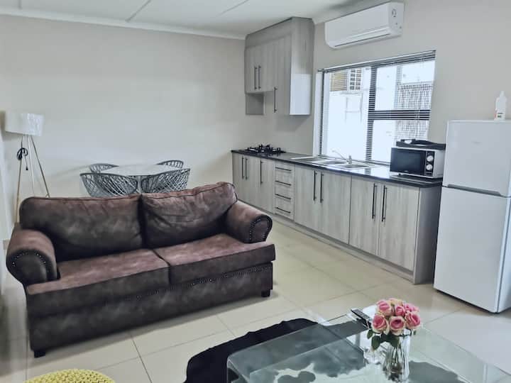 Royal 1 Bedroom Unit Fit For A King And Queen - Kimberley