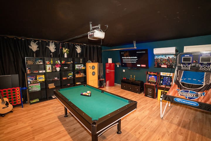 Home With Pool Spagame Room Ping Pong Firepit - Indio, CA