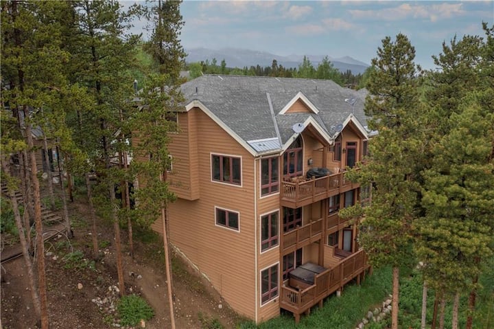 Best Of Breck - Ski Lift & City Access + Hot Tub - Breckenridge, CO