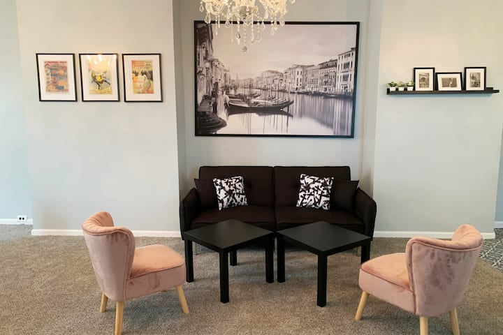 New! Gorgeous & Luxurious 3 Bedrooms/2 Bathrooms - Pittsburgh