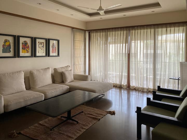 Room In An Architects Apartment, Ahmedabad. - Ahmedabad