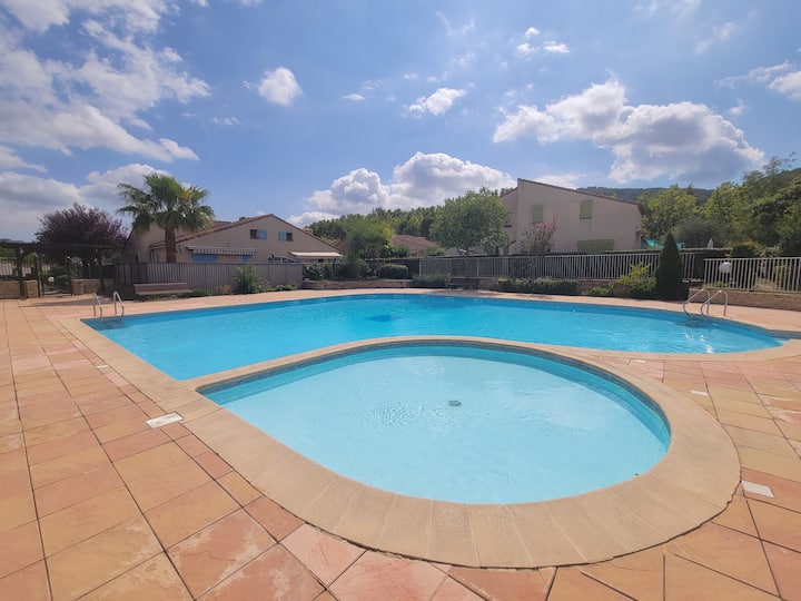 2 Bedroom End Of Terrace House - Bandol