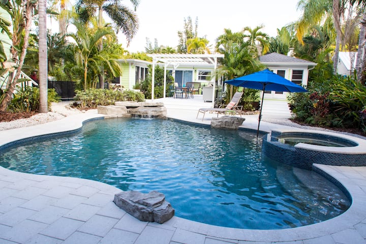 New! 3 Bed/3 Bath Pool Home Oasis! Great Location - Sarasota, FL