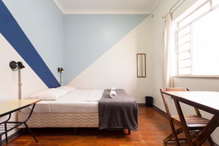 Casa Trem Azul - Quarto Privativo Banheiro Externo - Belo Horizonte