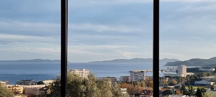 Appartement 65 M2, Une Grande Terrasse Et Vue Mer - Plage du Lavandou