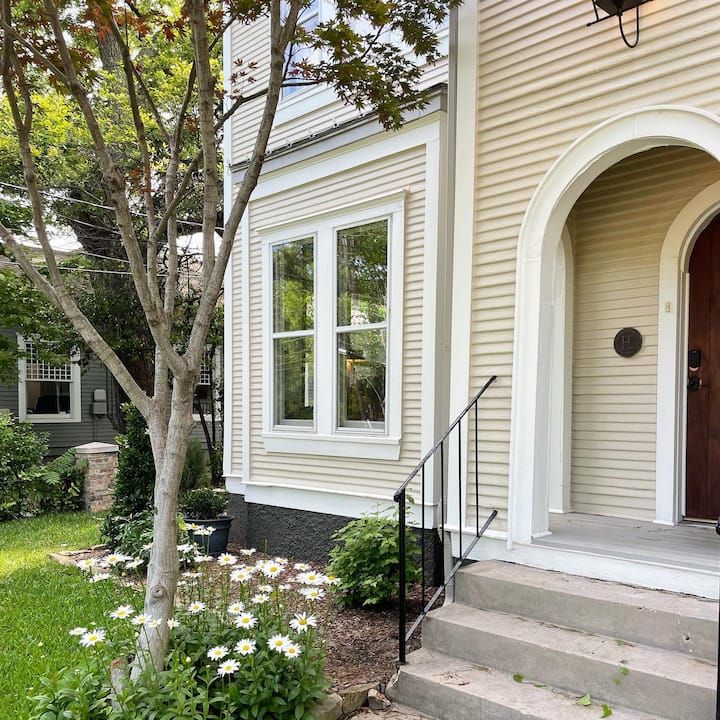 The Brownlow House - Downtown Denton - Sleeps 8 - Denton, TX