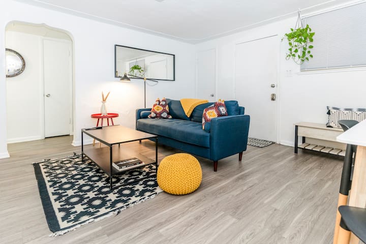 Clean & Cozy Apartment W/ Private Patio - Denver