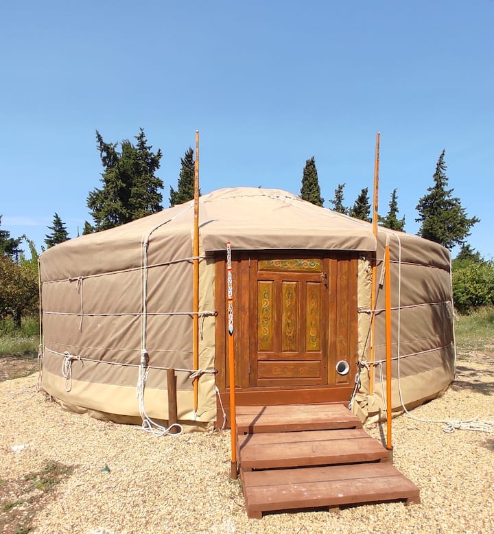 Yourte Au Cœur D'un Domaine Viticole En Provence. - Gigondas