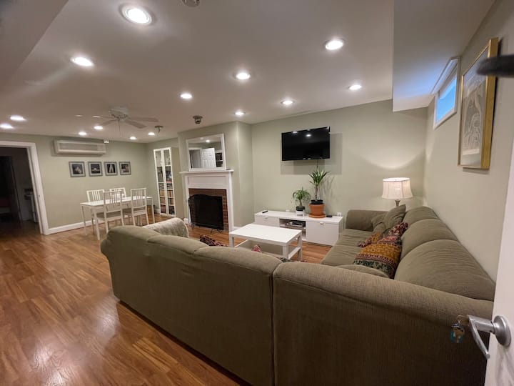 Centrally Located Capitol Hill One-bedroom Unit - Arboretum, DC