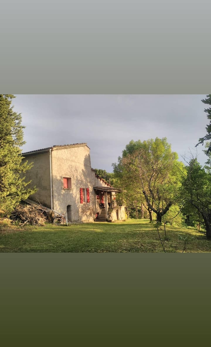 La Combe Havre De Paix 
Maison En Lisière De Forêt - Volonne