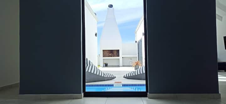 3 Bedroom House & Pool -Walking Distance To Beach - Saint Helena Bay
