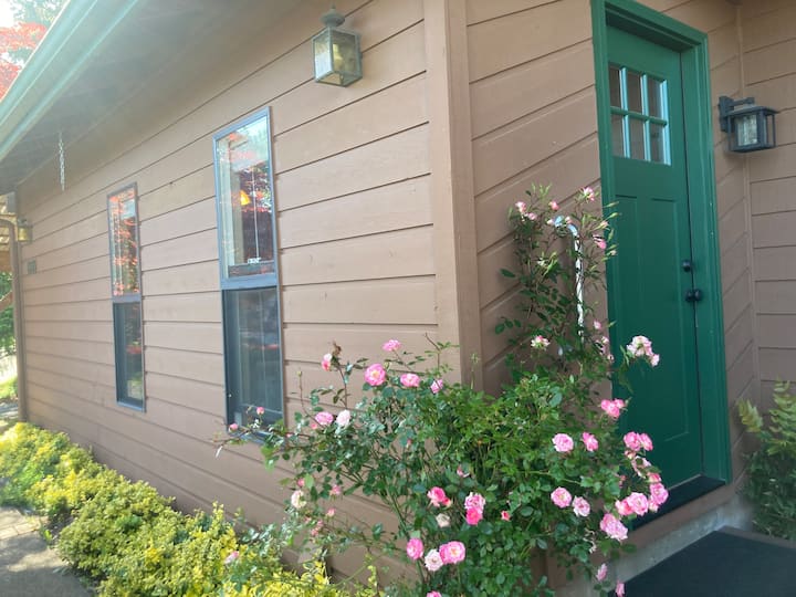 Peaceful 1 Bedroom Guesthouse In North Hills. - Corvallis, OR