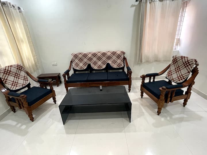 Spacious 3 Bedroom Unit With Parking - Hyderabad