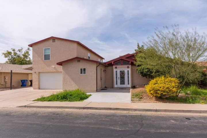 Large Home W/ Pool Table: Eat, Sleep, Rest, Work - Chandler, AZ