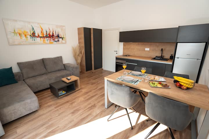 De Luxe Apartment (No. 4) High Category - Caska