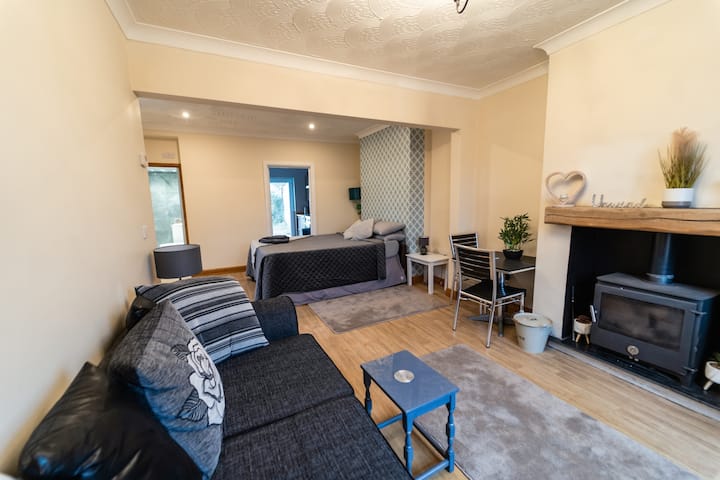 Studio Apartment
*15 Mins Snowdon*
*Hot Tub* - アングルシー島